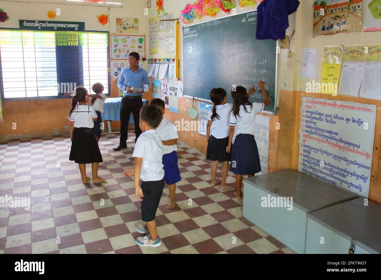 Student primary school cambodia hi-res stock photography and images - Alamy