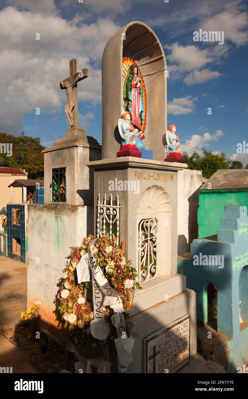 Cross in mexican cemetery hi-res stock photography and images - Alamy