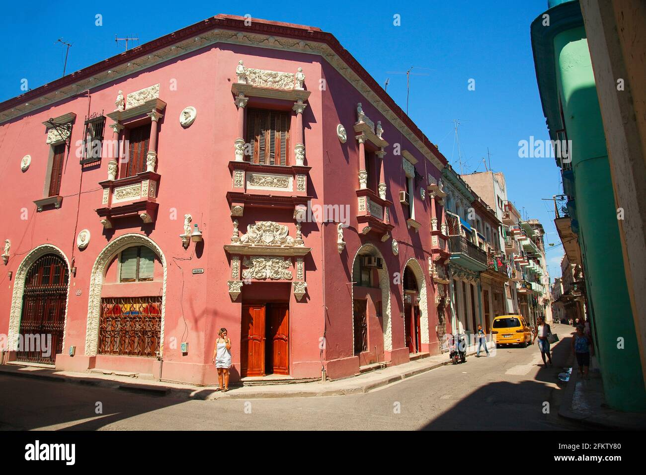 Old hispanic buildings hi-res stock photography and images - Alamy