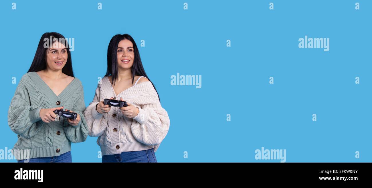 Banner,long format. Twin sisters play online games. The girls are ...