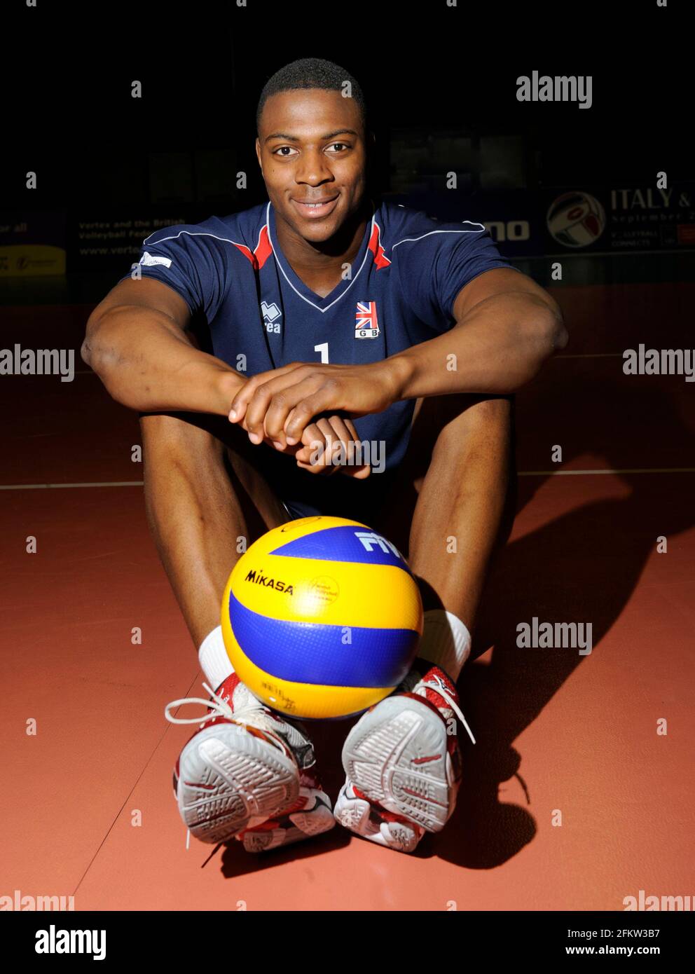PETE BAKARE VOLLEYBALL PLAYER.. 25/7/2011. PICTURE DAVID ASHDOWN Stock ...