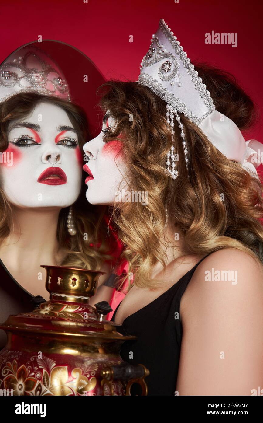 Fashion Russian woman in a kokoshnik with samovar on red background ...