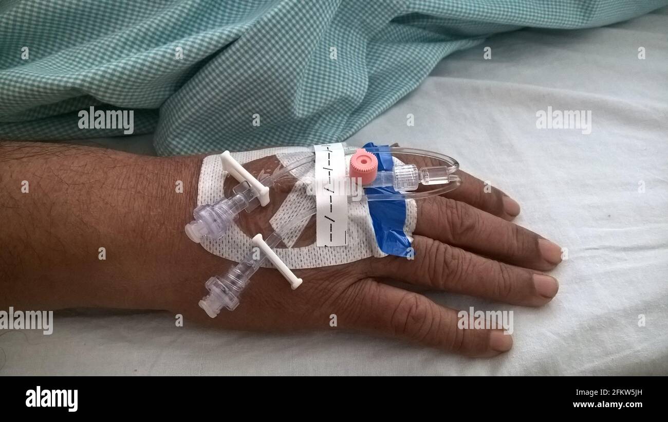 Sick newborn with cannula hi-res stock photography and images - Alamy