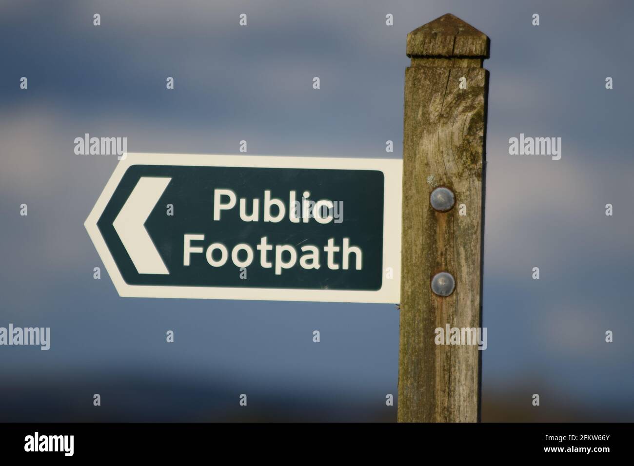 Footpath signage hi-res stock photography and images - Alamy