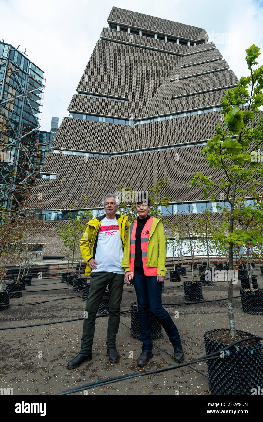 London, UK. 4 May 2021. British artists, Heather Ackroyd (R) and Dan ...