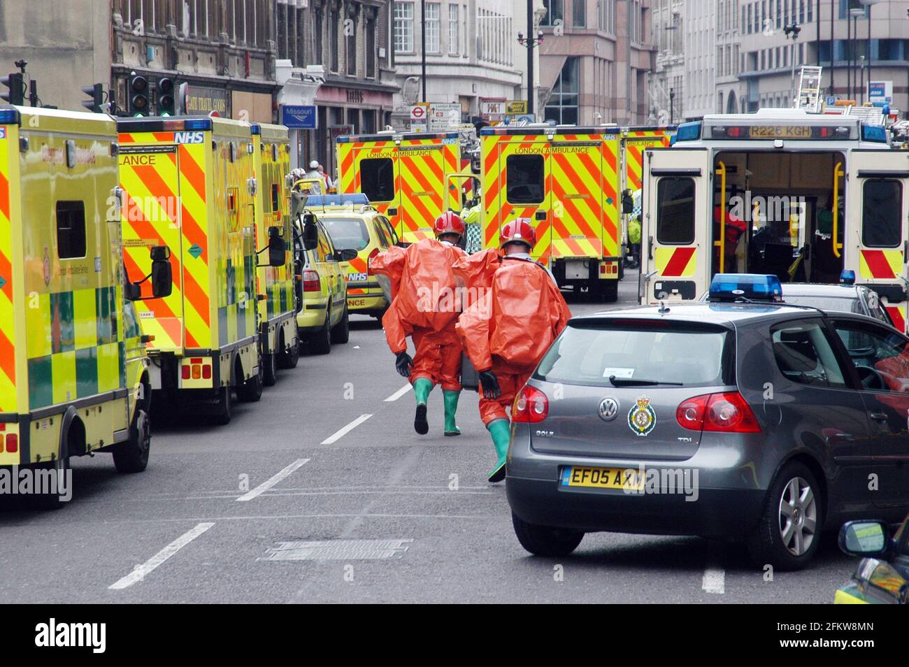 Aldgate East station incident. 7/7/05 picture by Gavin Rodgers ...