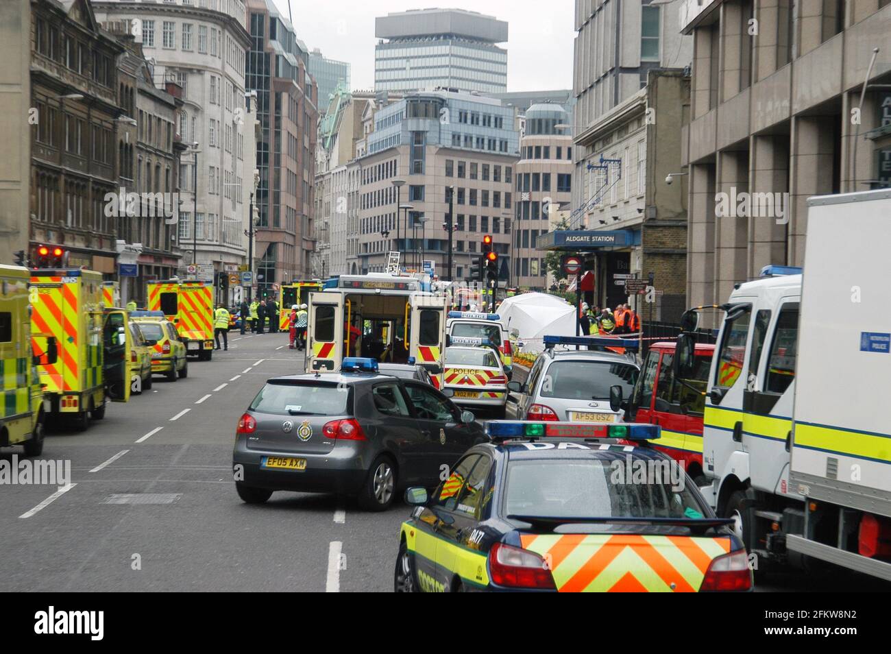 Aldgate East station incident. 7/7/05 picture by Gavin Rodgers ...