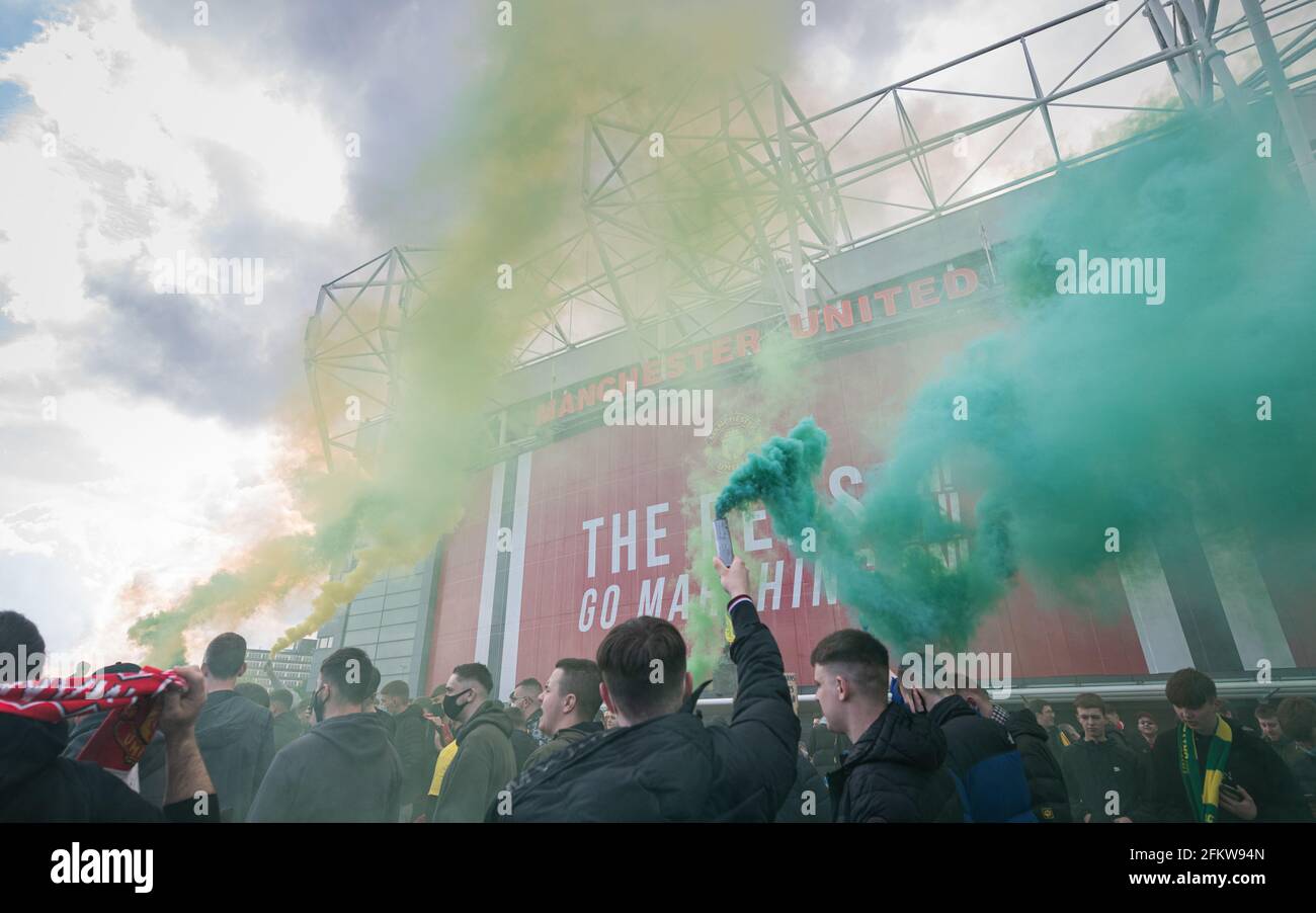 Manchester United fans protest outside Old Trafford Stock Photo - Alamy