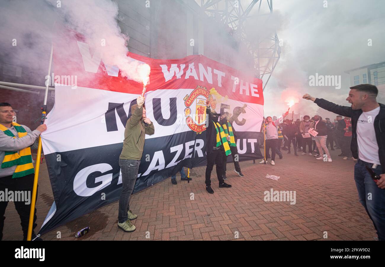 Manchester United fans protest outside Old Trafford Stock Photo - Alamy