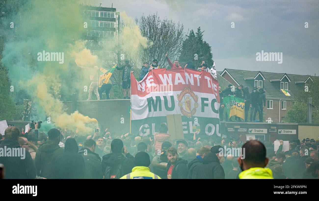 Manchester United fans protest outside Old Trafford Stock Photo - Alamy