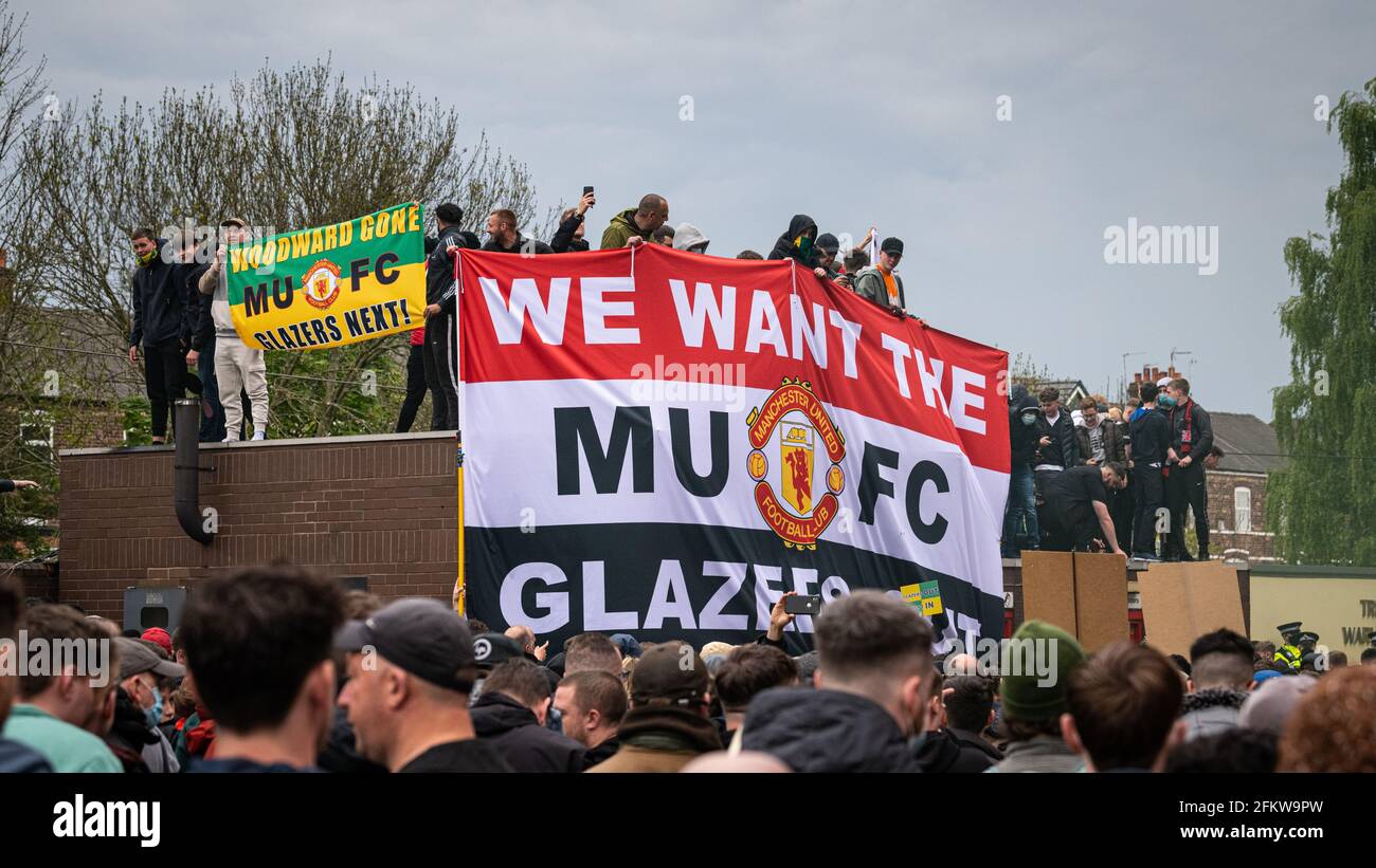 Manchester United fans protest outside Old Trafford Stock Photo - Alamy