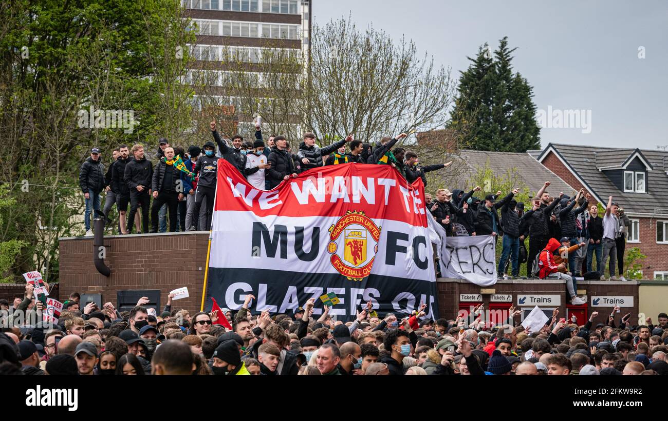 Manchester United fans protest outside Old Trafford Stock Photo - Alamy