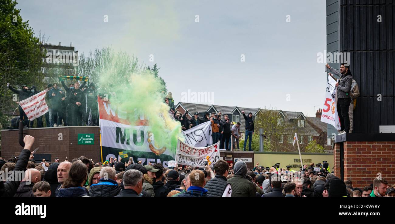Manchester United fans protest outside Old Trafford Stock Photo - Alamy