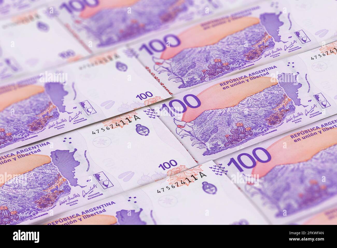 100 pesos paper bill hi-res stock photography and images - Alamy