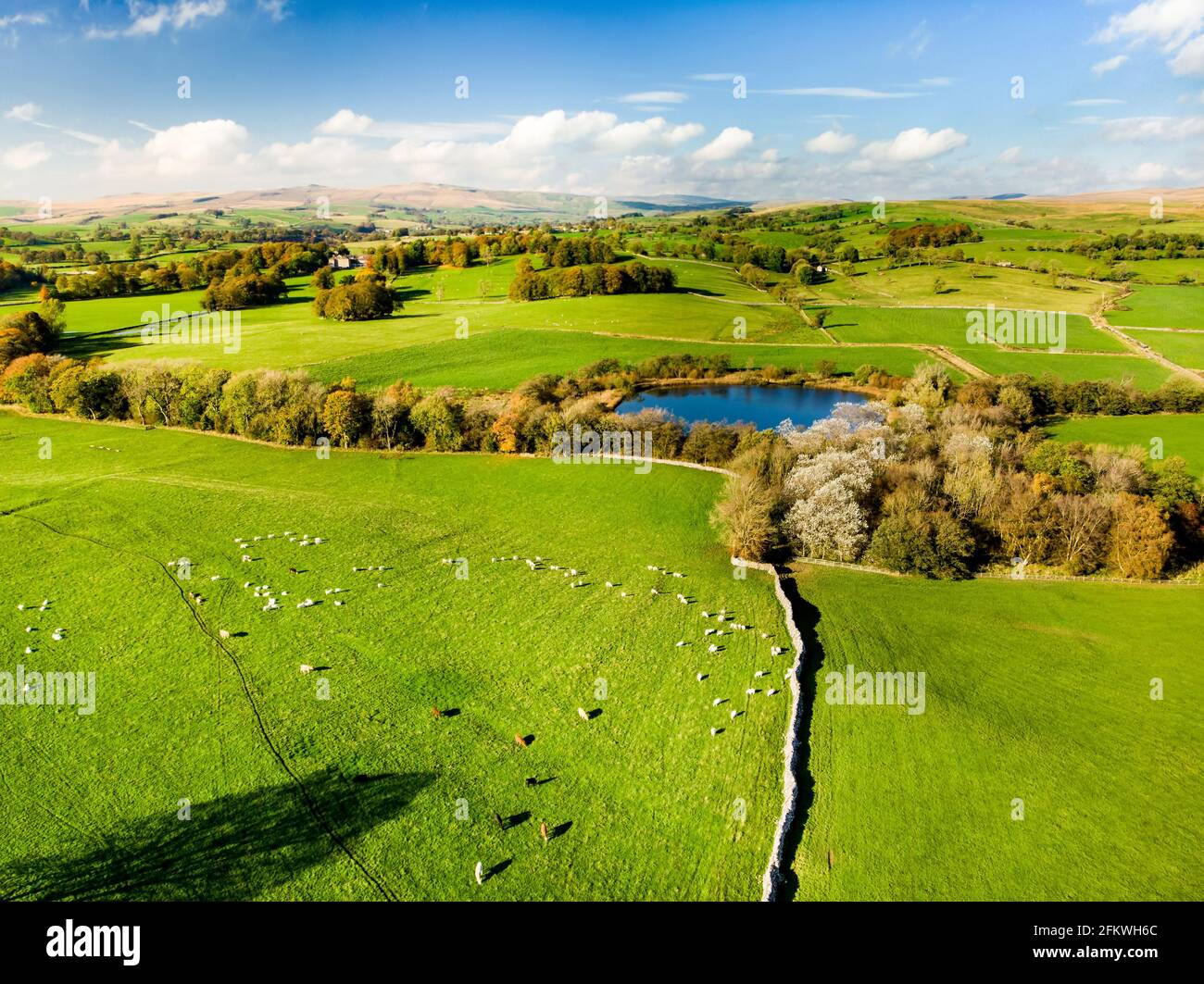 British rural farmlands country road hi-res stock photography and ...