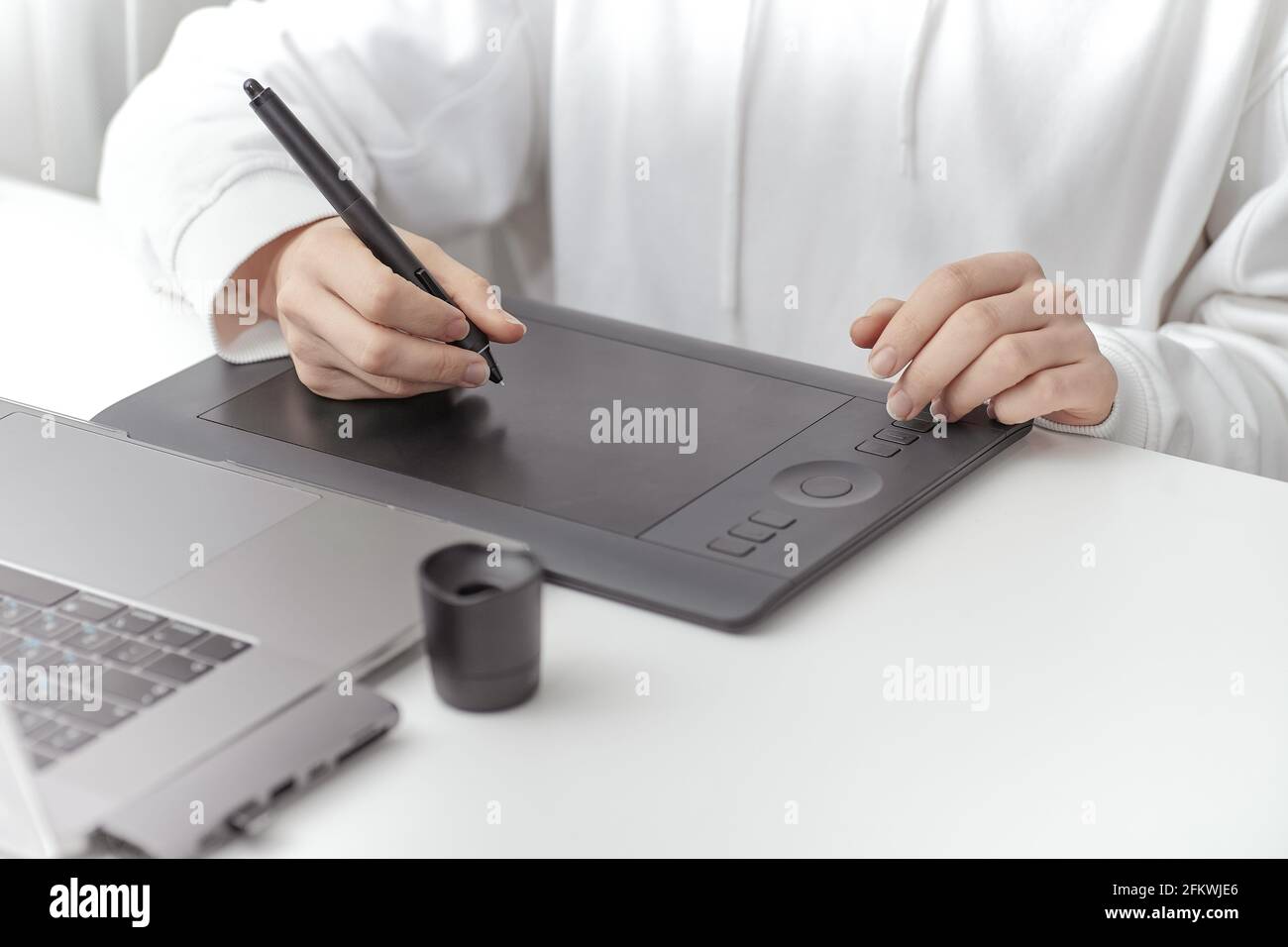 A female draw on a graphic tablet. Close-up Stock Photo - Alamy