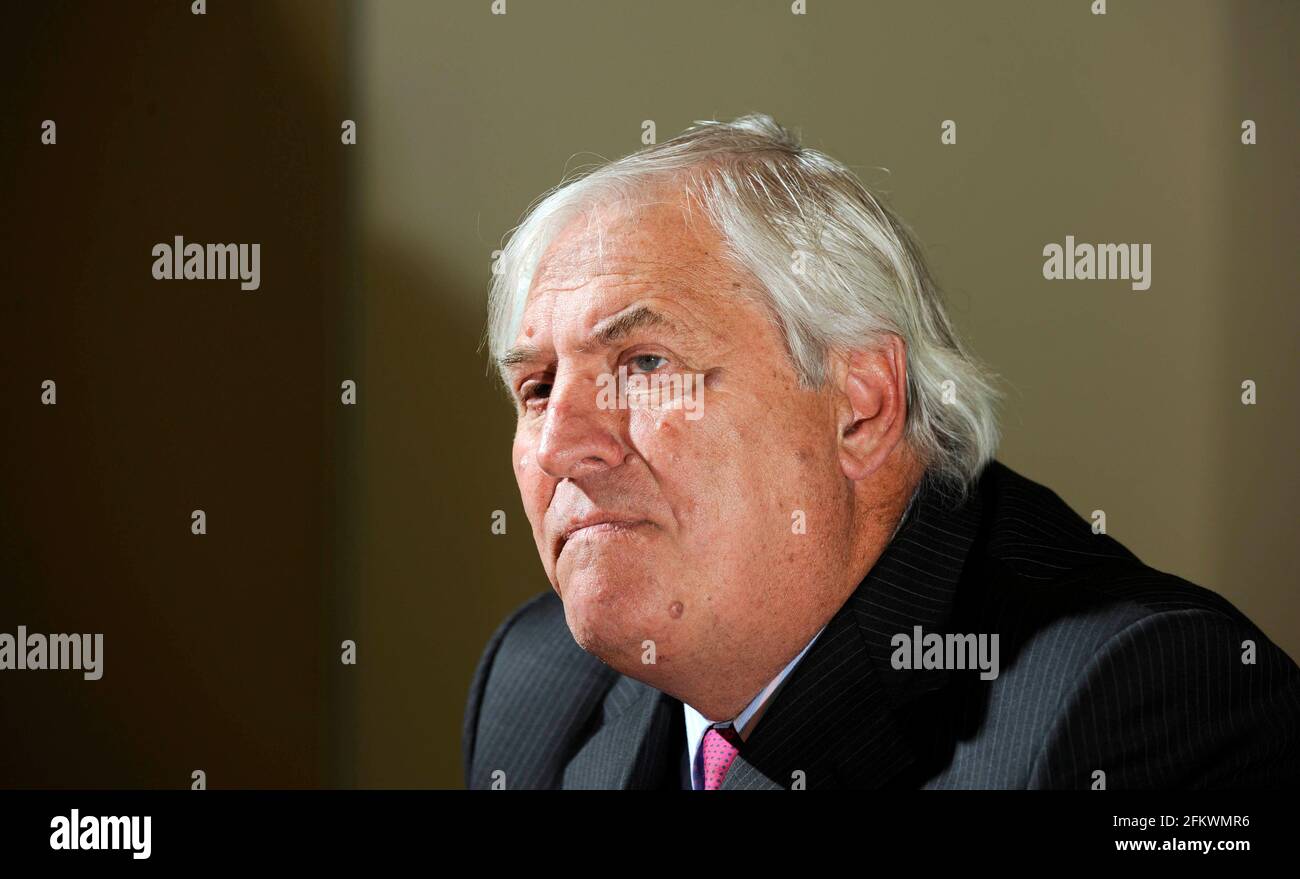 EX FOOTBALL REFEREE KEITH HACKETT 26/5/2010. PICTURE DAVID ASHDOWN ...