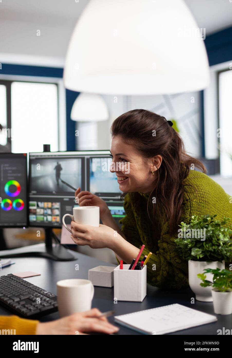 Dual monitor setup hi-res stock photography and images - Alamy