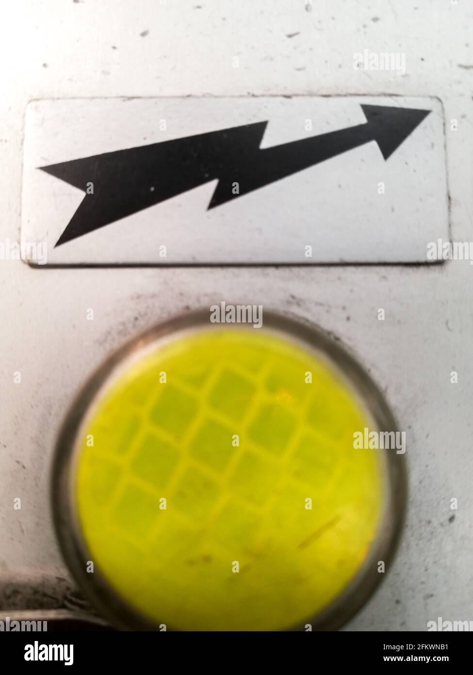 Yellow button for correct machine operation with a performance ...