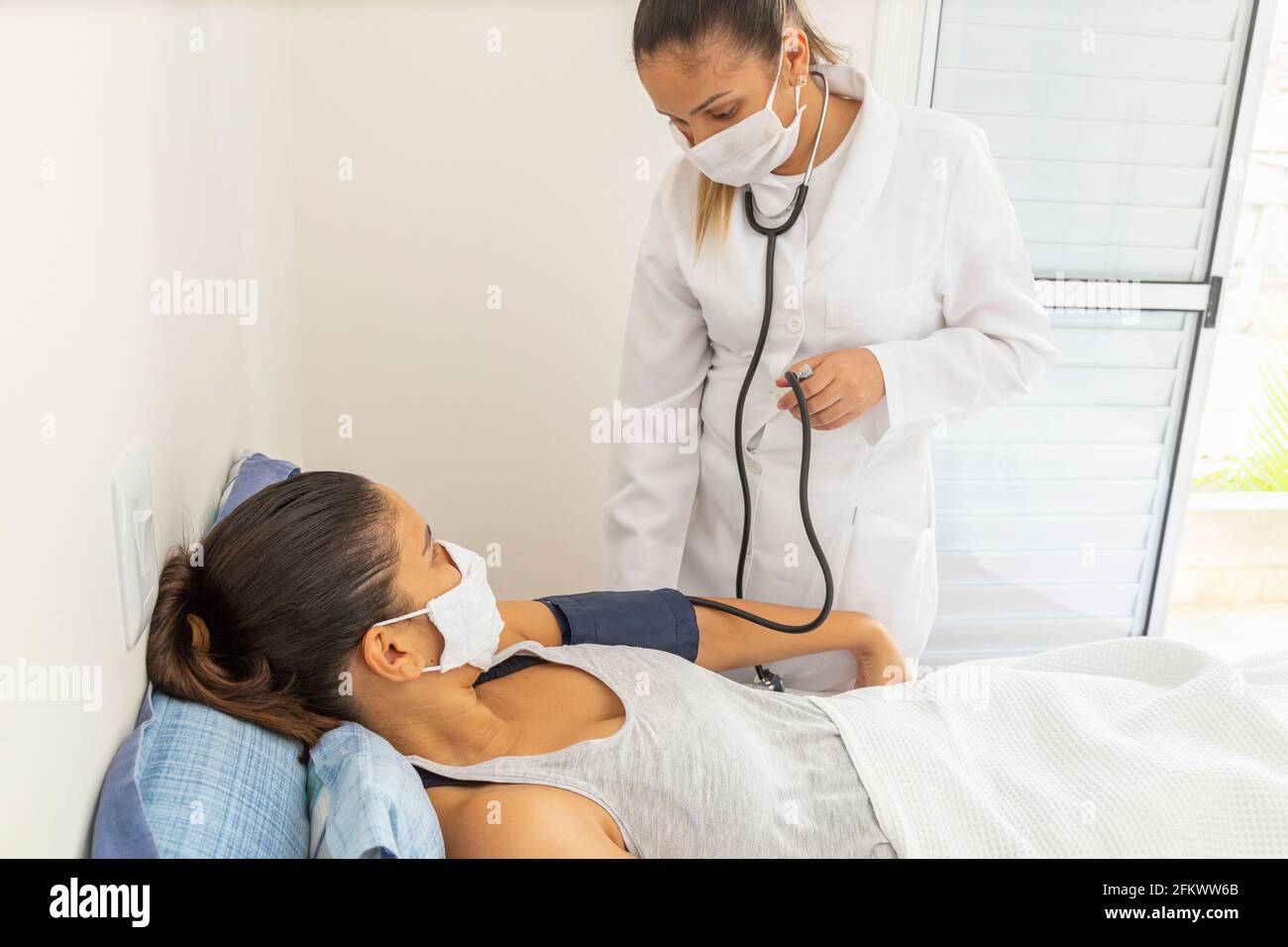 White mask doctor, five patient pressure Stock Photo - Alamy