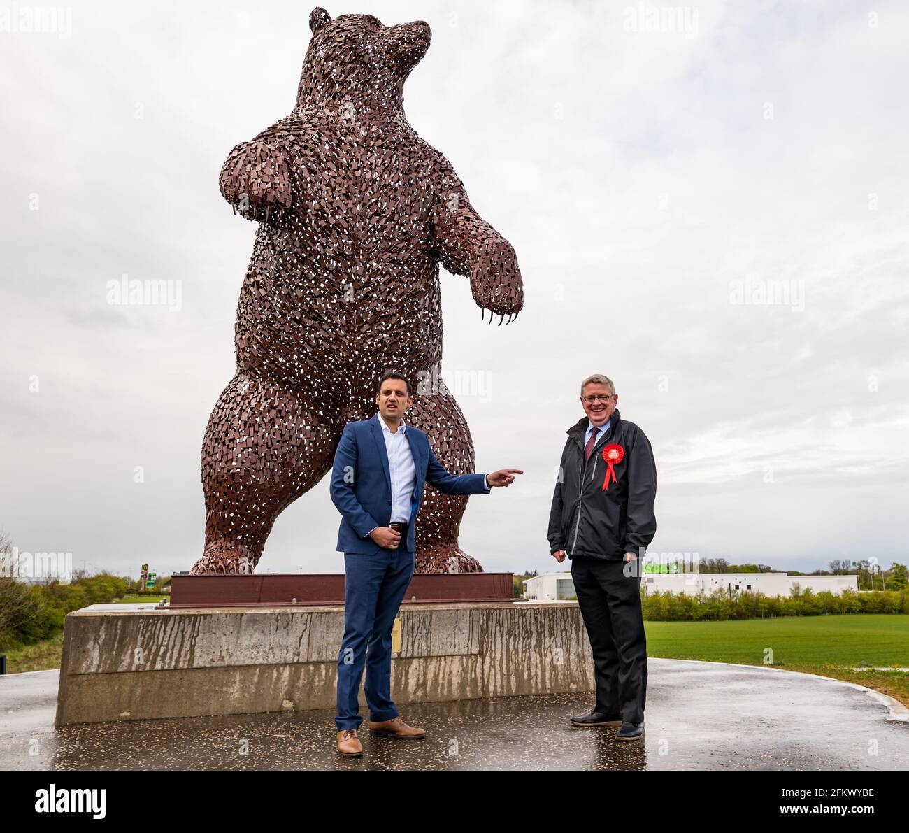 Dunbear sculpture hi-res stock photography and images - Alamy
