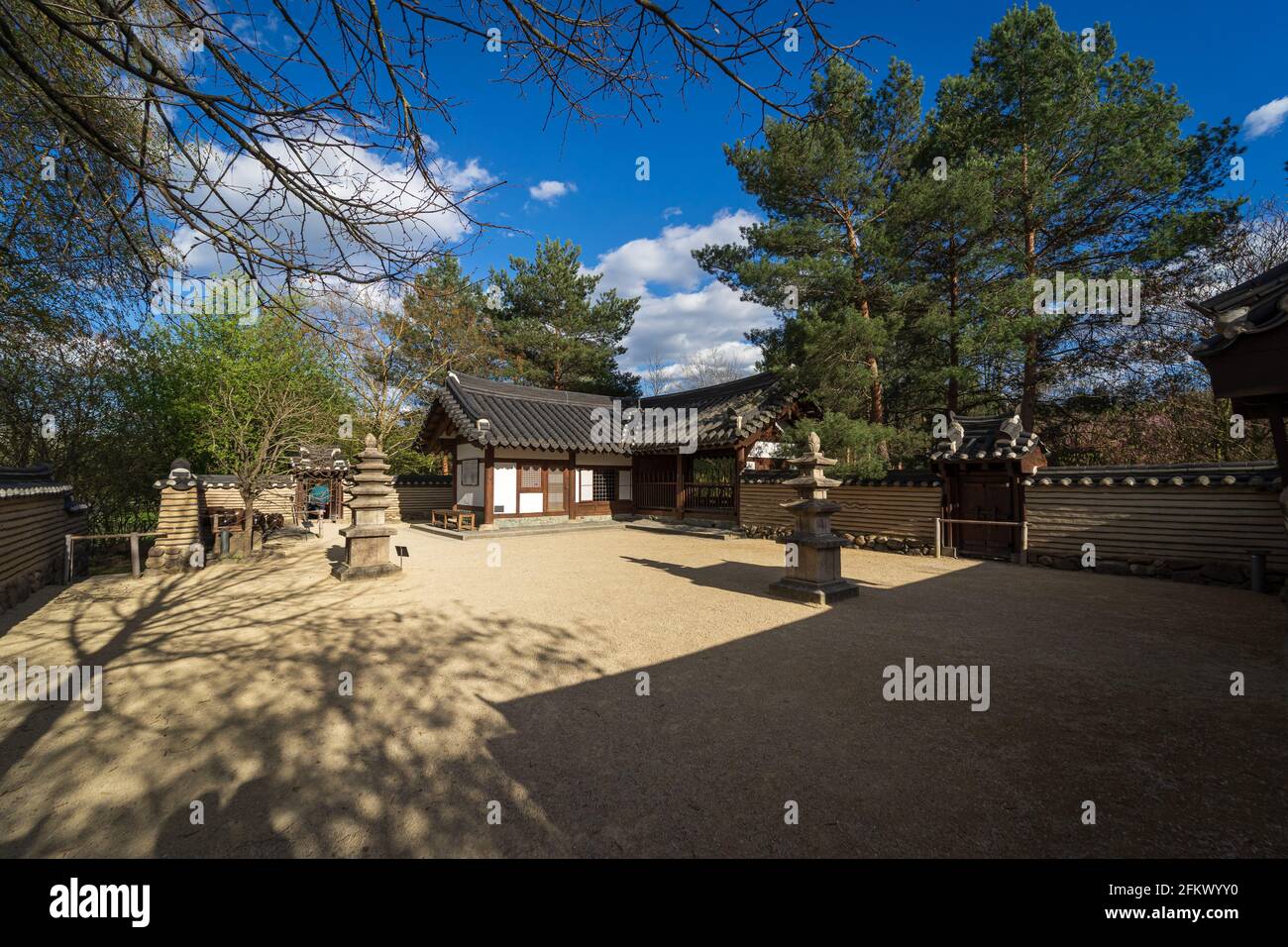 The courtyard of the Korean garden Stock Photo - Alamy