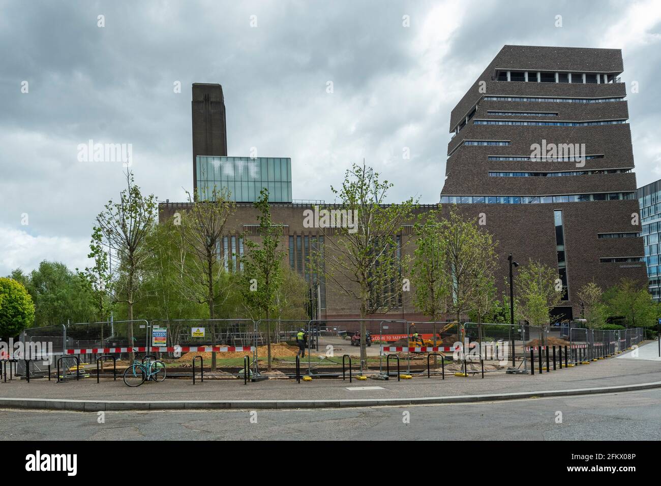 Tate modern garden hi-res stock photography and images - Alamy