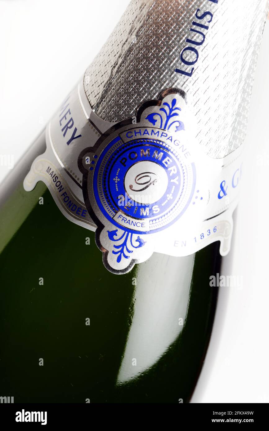Silver champagne bottle hi-res stock photography and images - Alamy