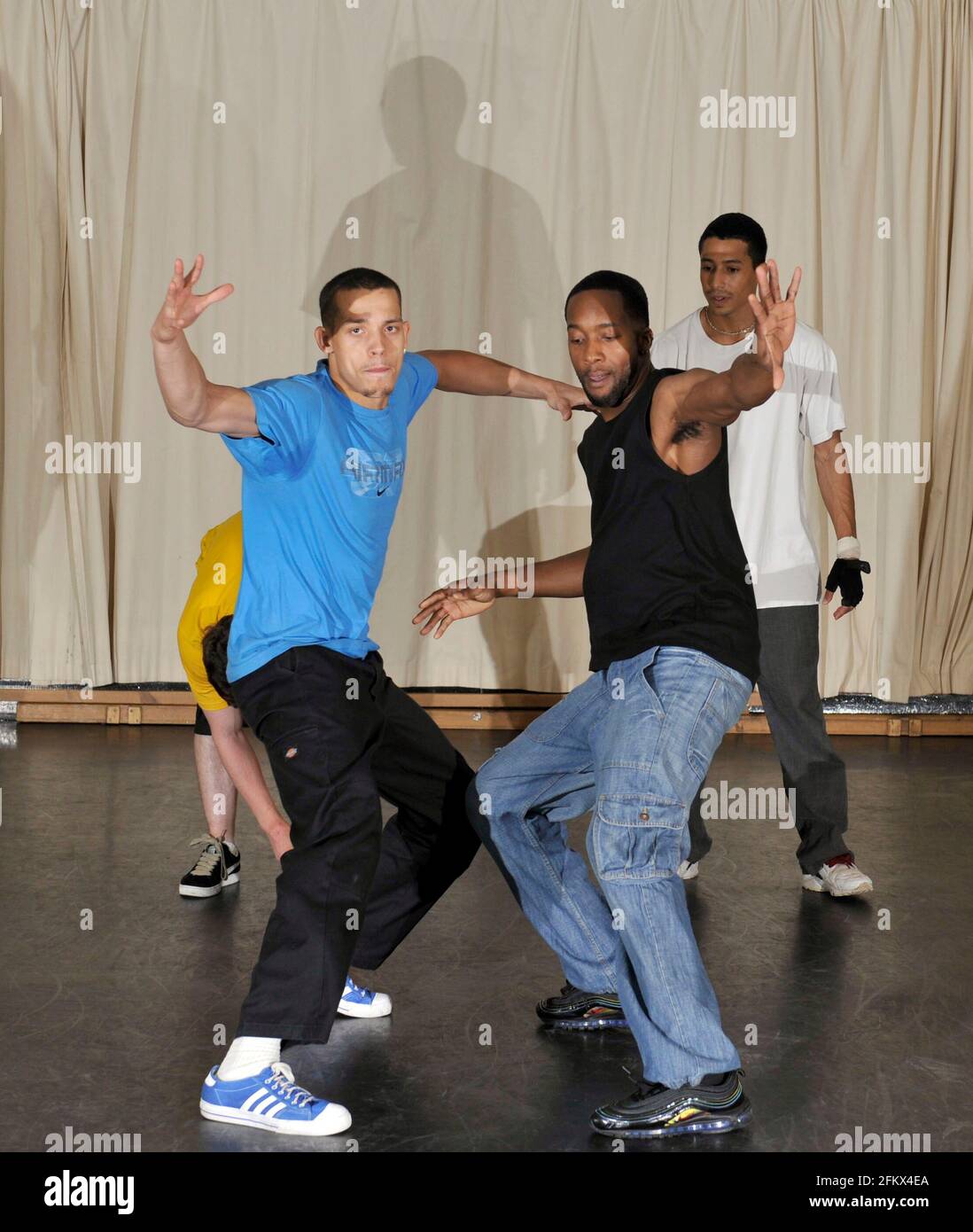 ROB SHARP BREAK DANCING 9/9/09 PICTURE DAVID ASHDOWN Stock Photo - Alamy