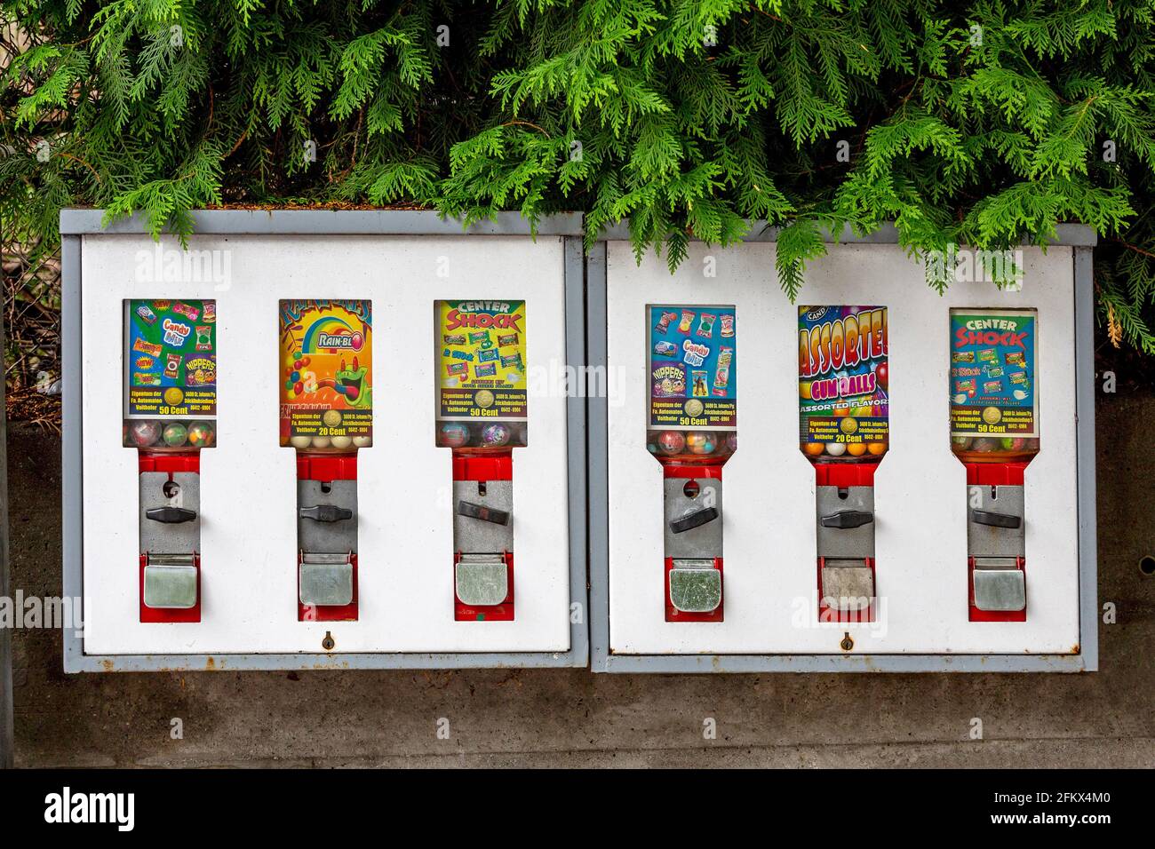 Kaugummiautomaten hi-res stock photography and images - Alamy