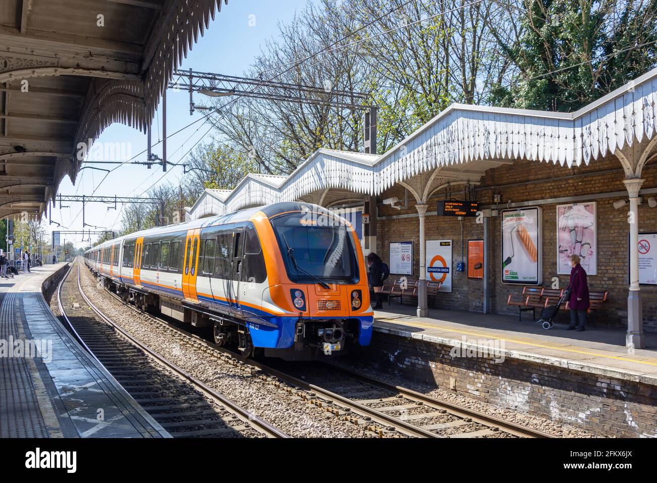 Edmonton green station hi-res stock photography and images - Alamy