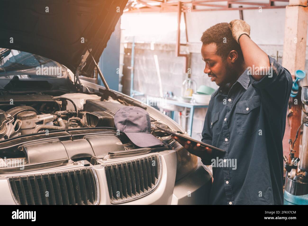 Car mechanic confused hi-res stock photography and images - Alamy