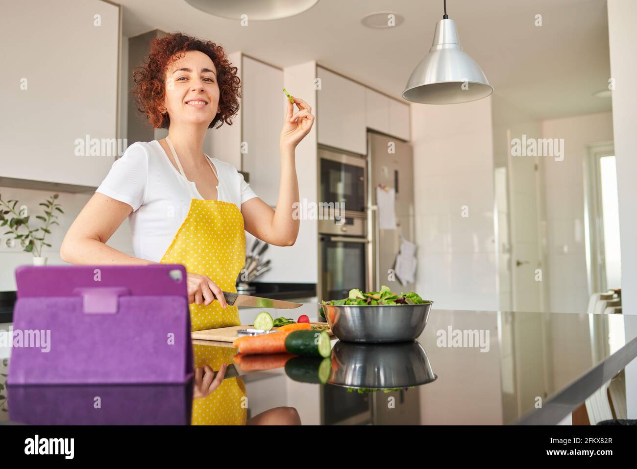 Woman wearing apron in kitchen hi-res stock photography and images - Alamy