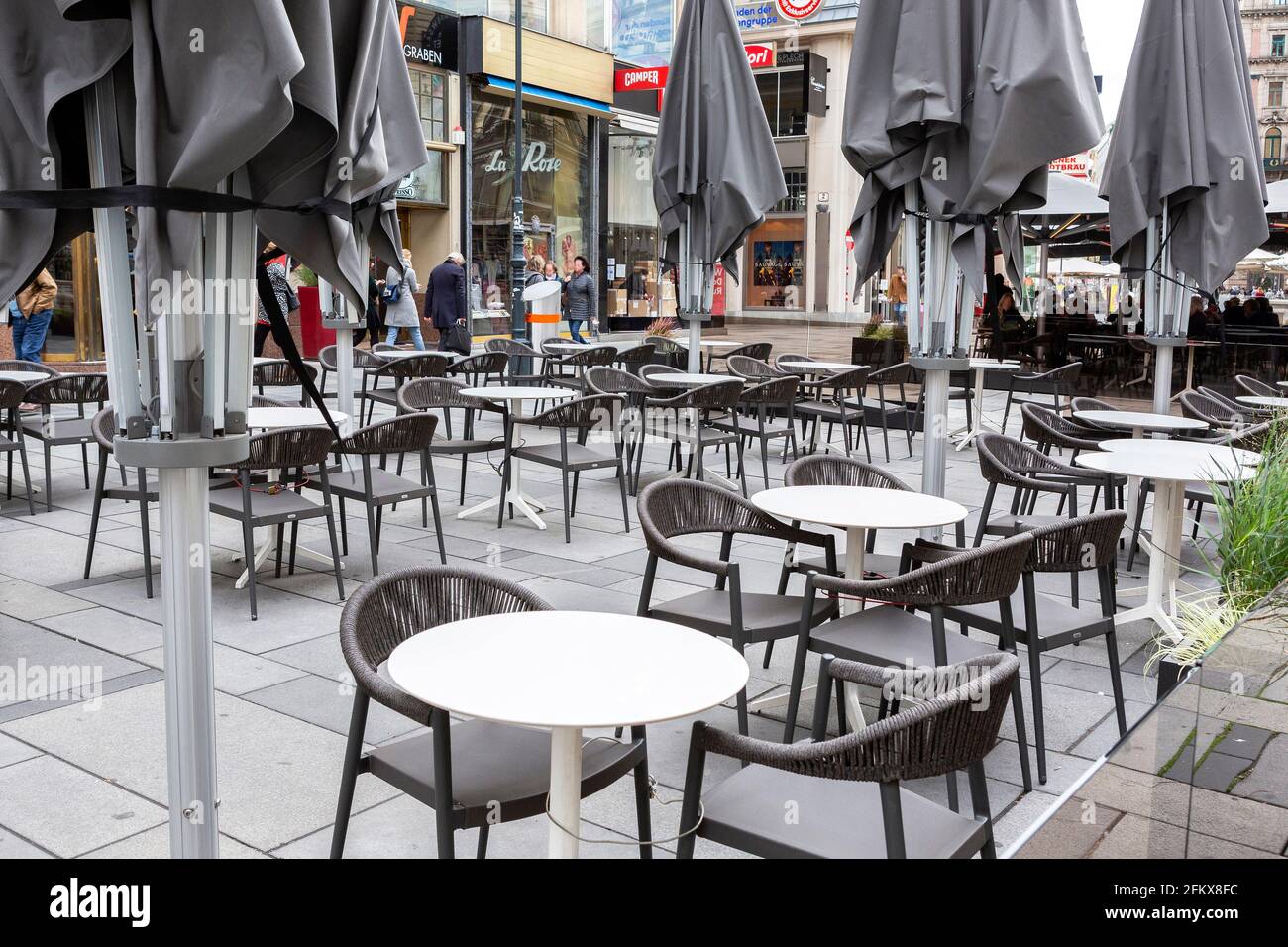 Cafe gardens vienna hi-res stock photography and images - Alamy
