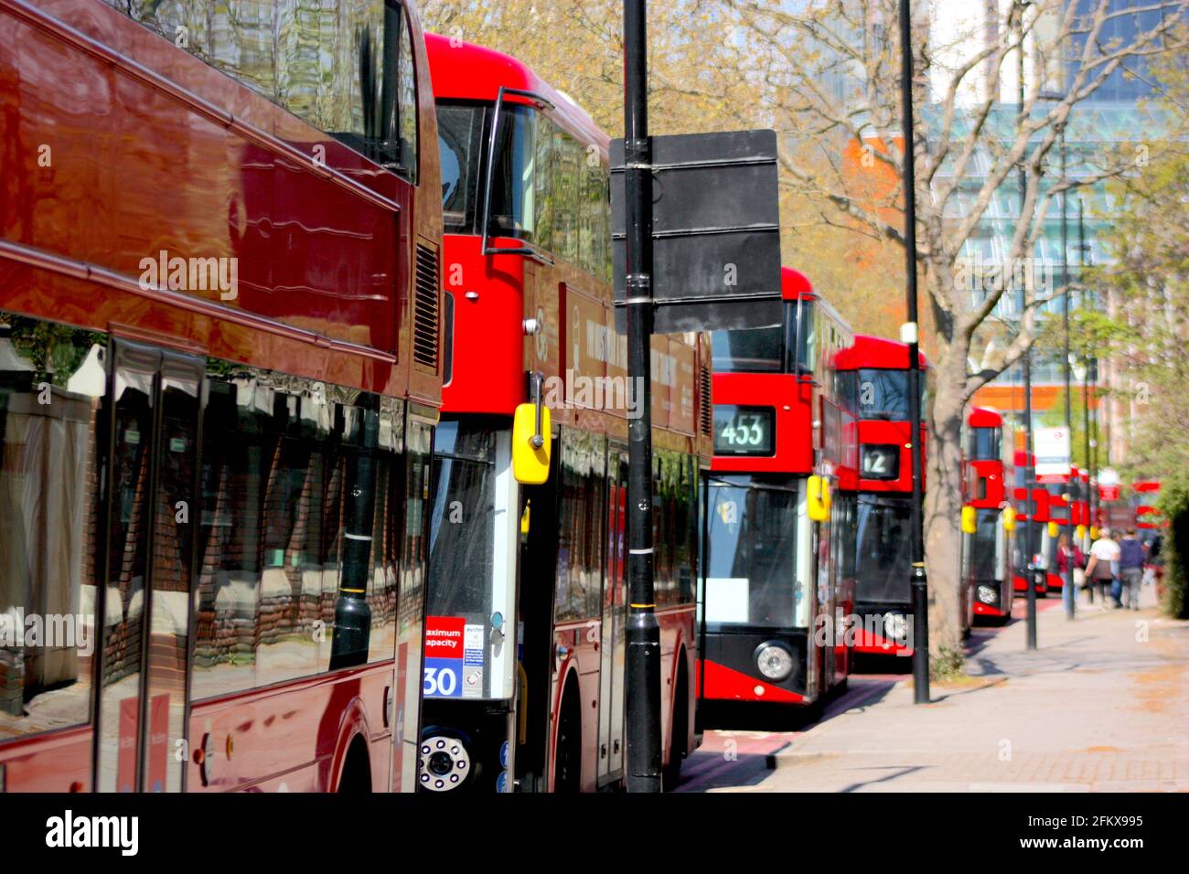 Iconic London buses Stock Photo - Alamy