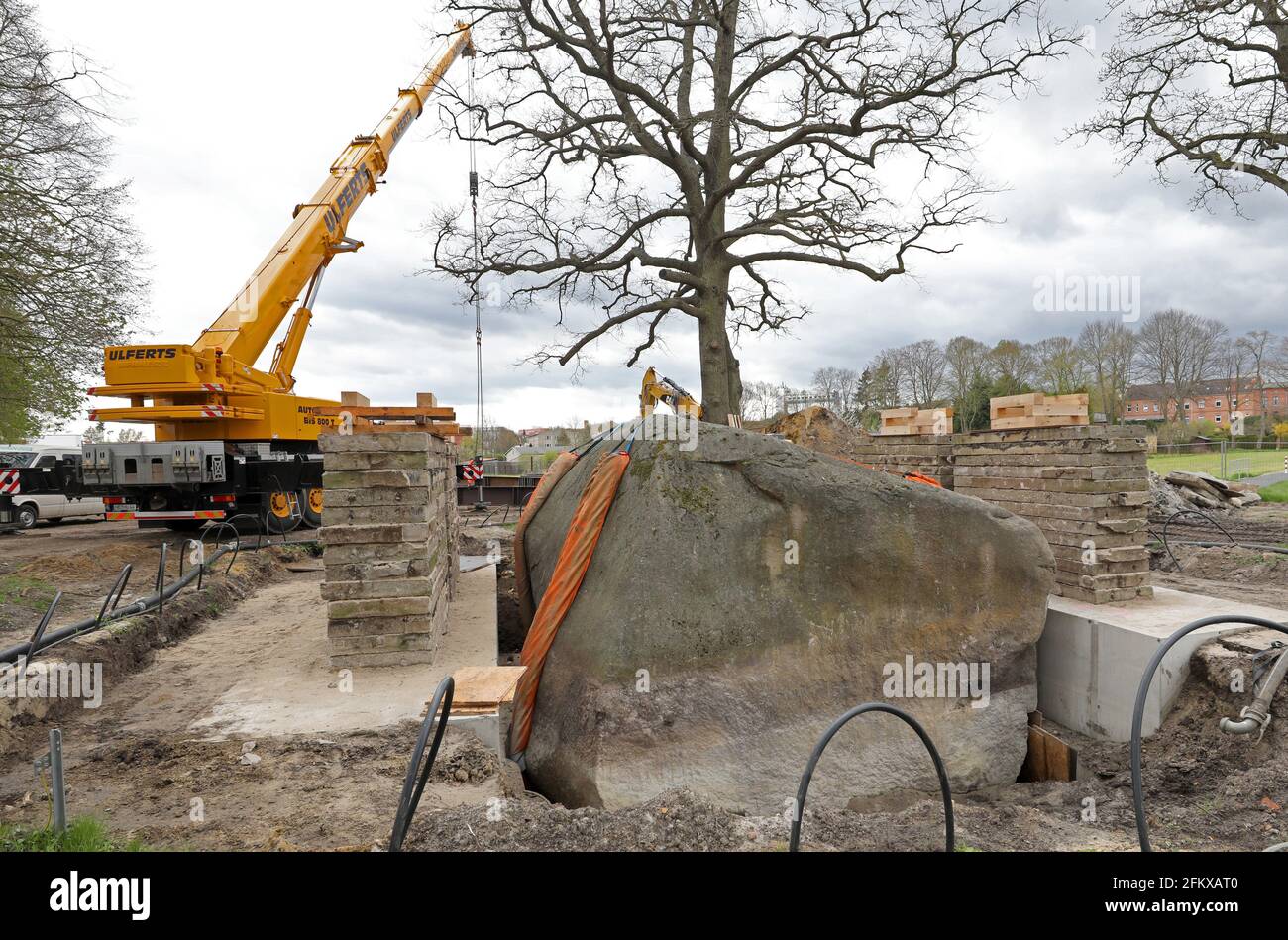 Lifting weighs hi-res stock photography and images - Alamy