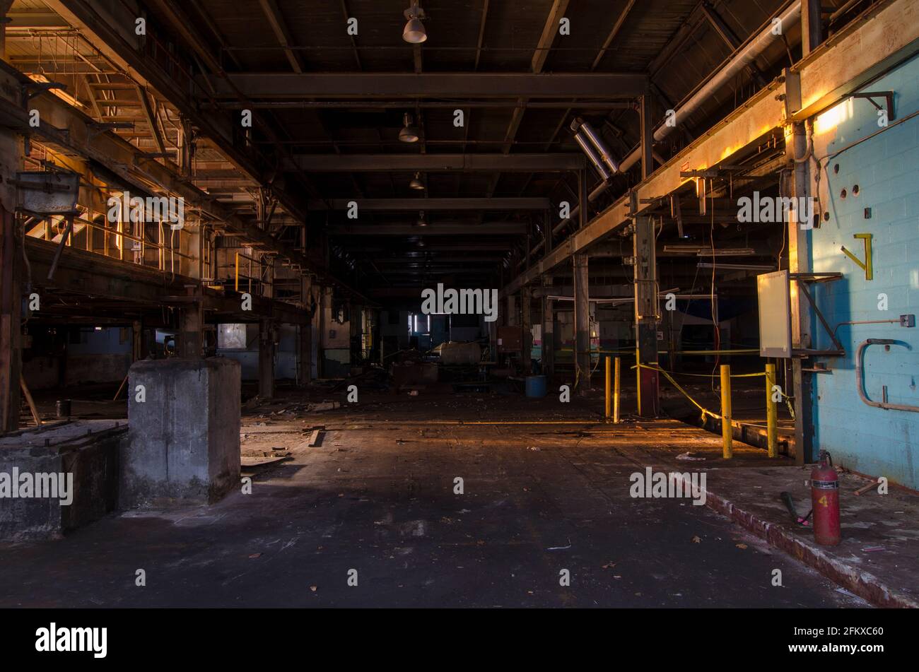 Empty industrial warehouse factory complex hi-res stock photography and ...