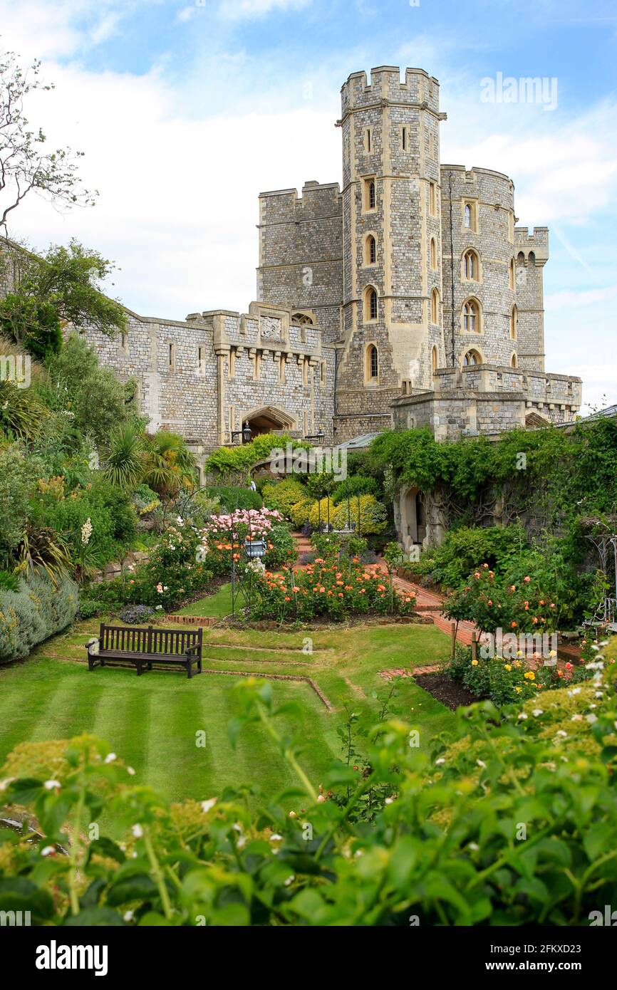 Windsor castle garden hi-res stock photography and images - Alamy