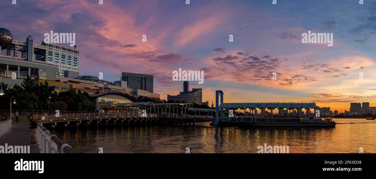 Tokyo bay harbour odaiba skyline hi-res stock photography and images ...
