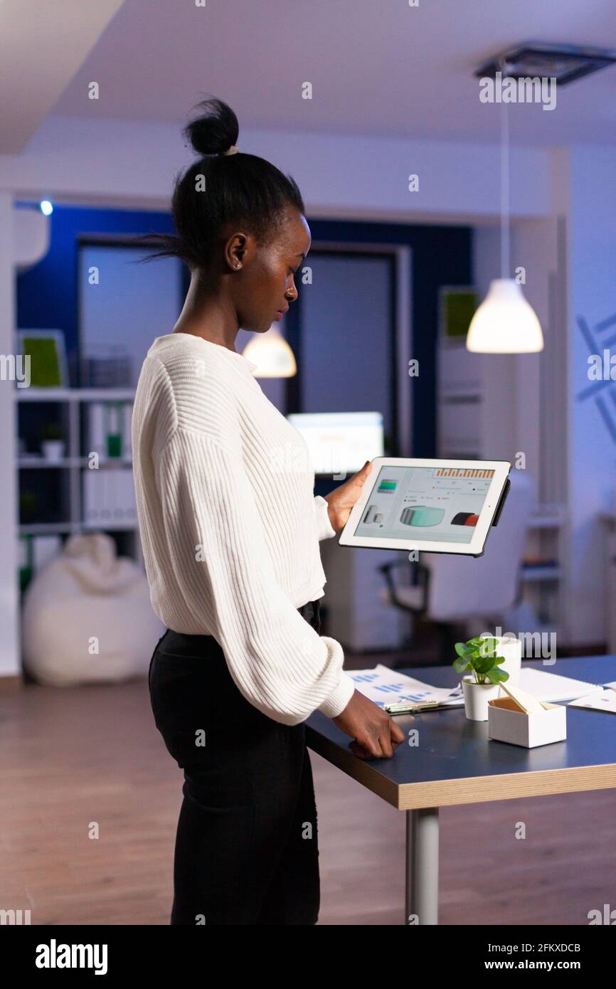 Reading data charts and graphs hi-res stock photography and images - Alamy