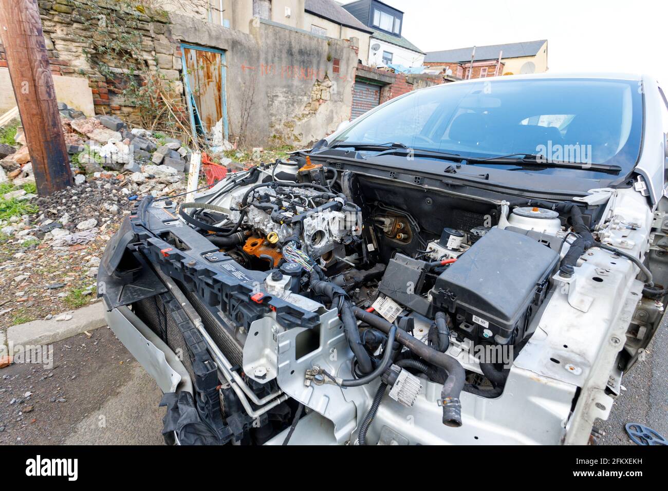 Car on bricks hi-res stock photography and images - Alamy