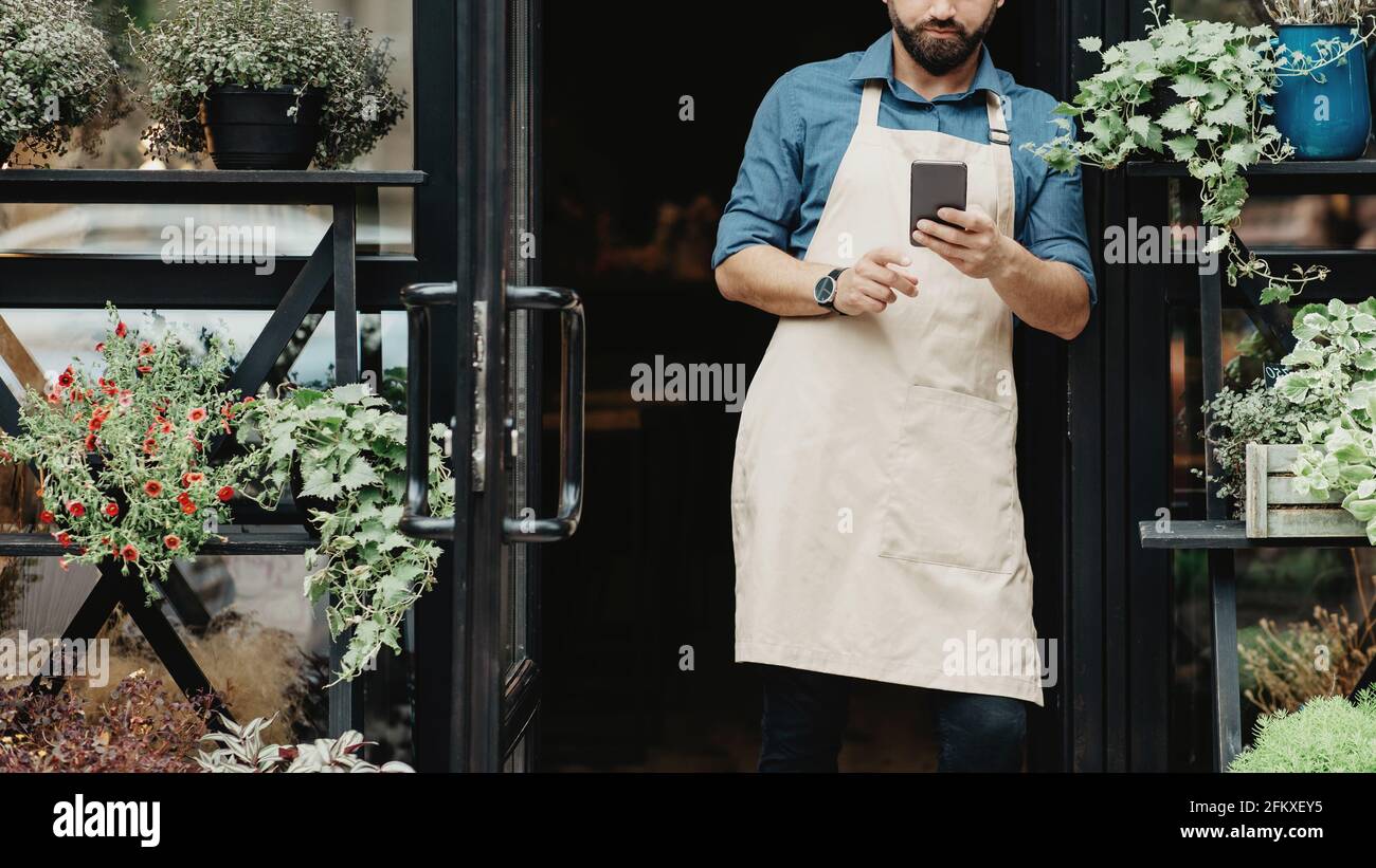 Outdoor modern pots hi-res stock photography and images - Alamy