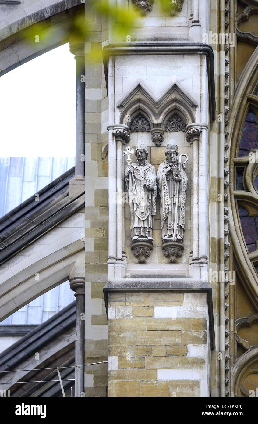 Westminster abbey statues hi-res stock photography and images - Alamy
