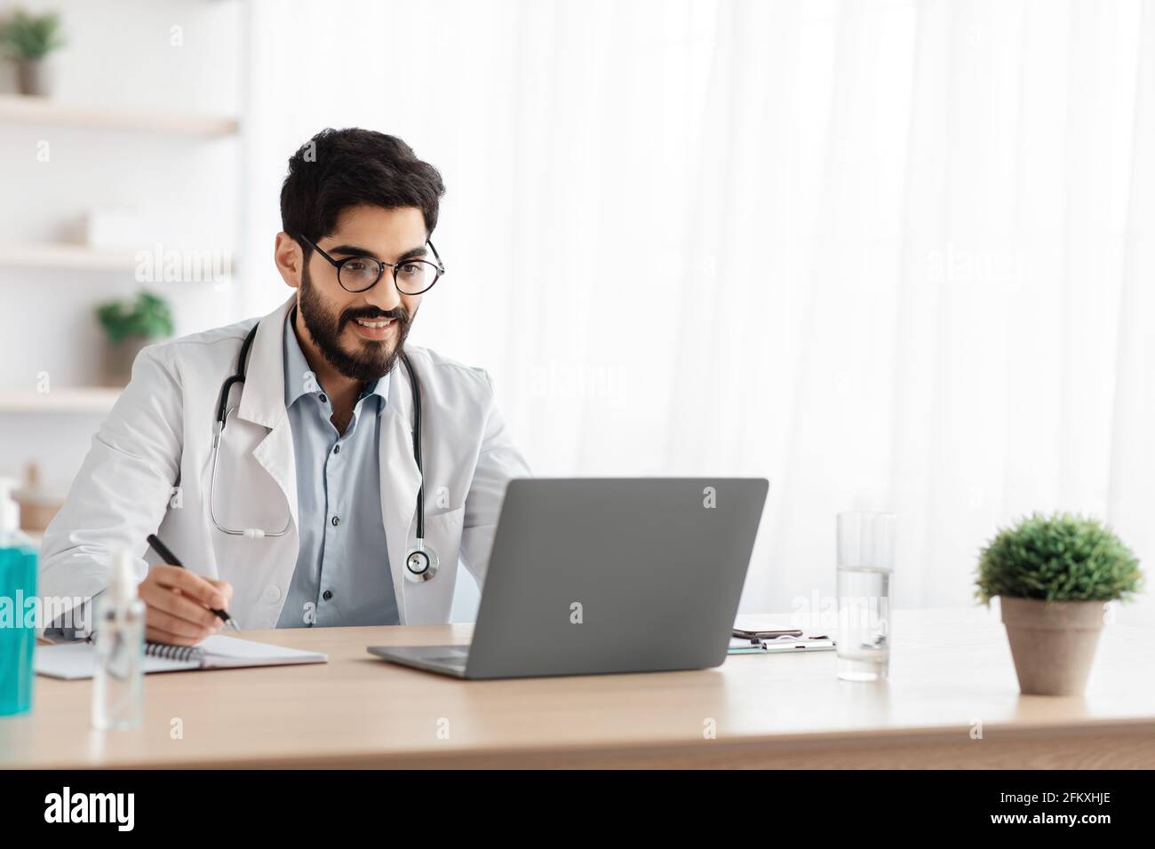 Telemedicine consultation hi-res stock photography and images - Alamy