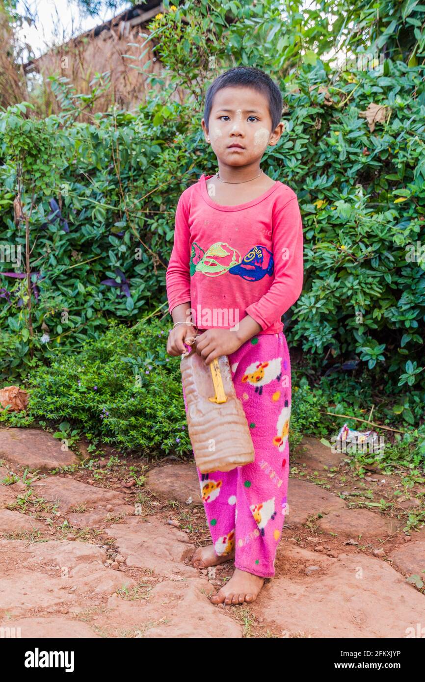 Poor child asian hi-res stock photography and images - Alamy