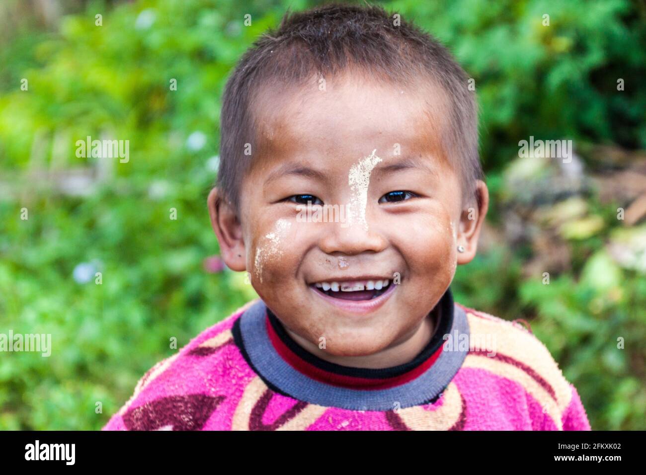 Poor myanmar child hi-res stock photography and images - Alamy