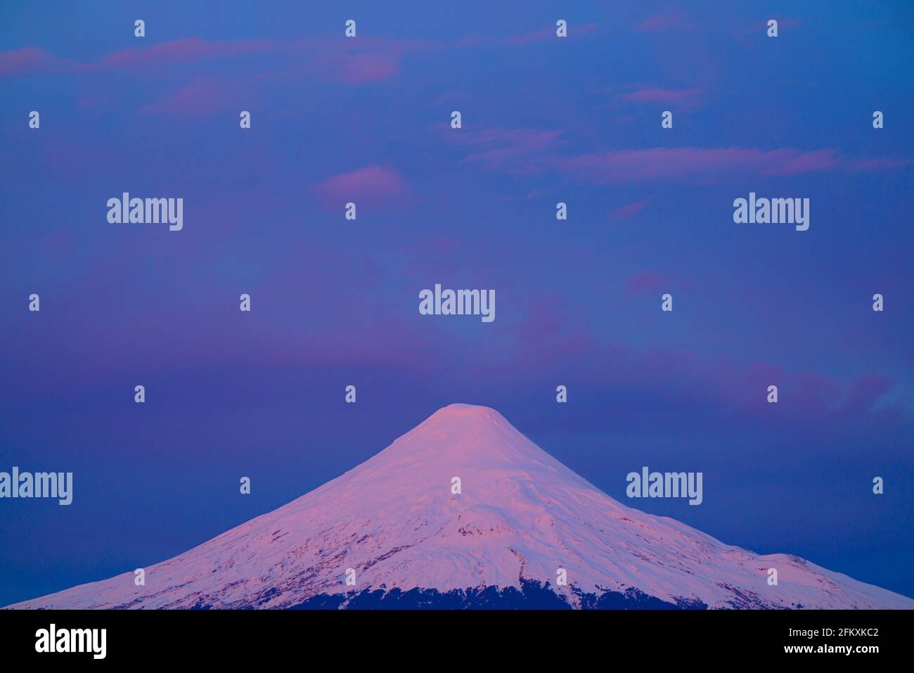 Volcano snow hi-res stock photography and images - Alamy