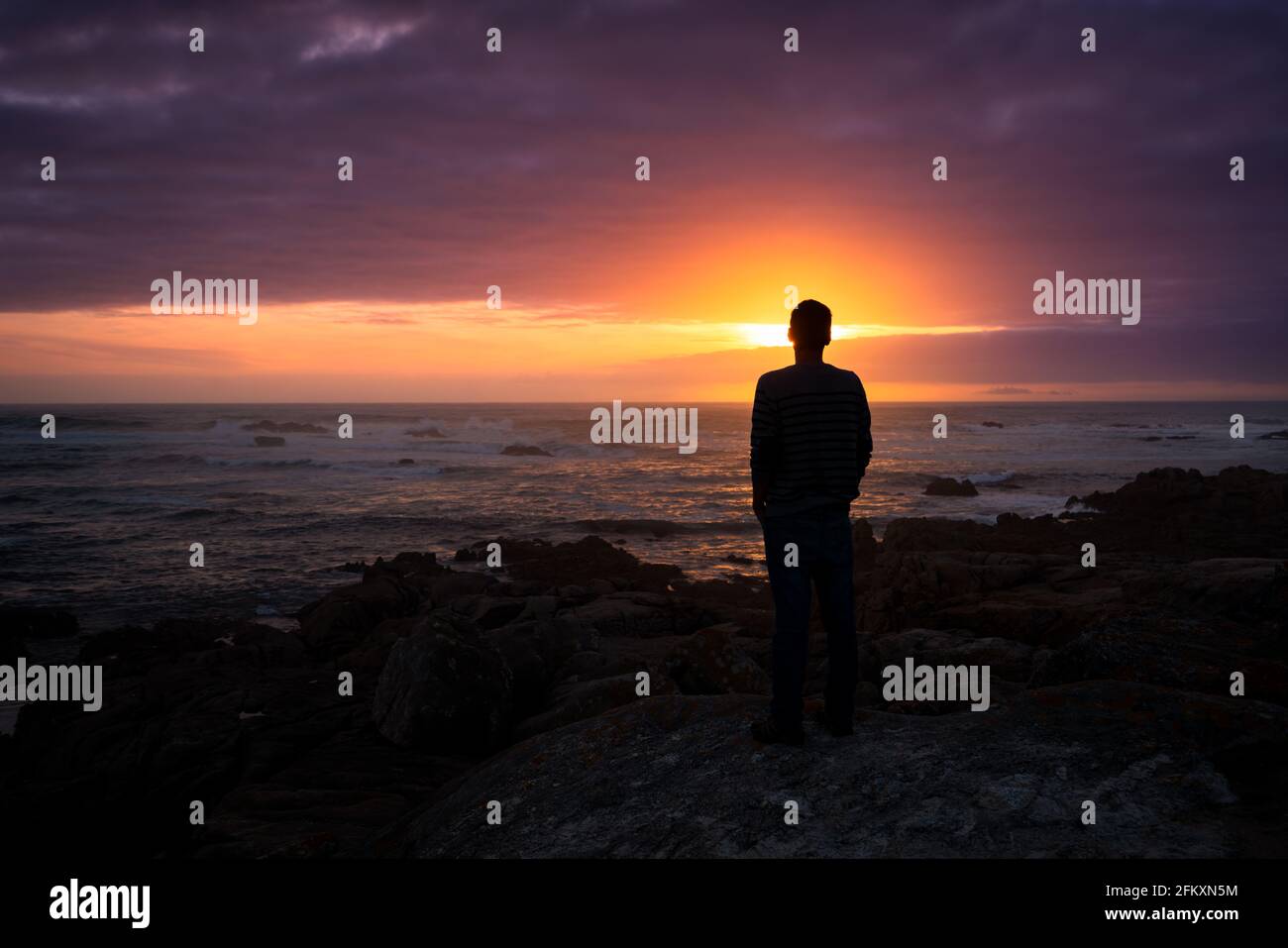 Man watching sunset at the beach hi-res stock photography and images ...