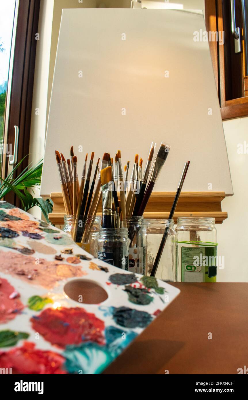 Color palette centered in vertical image whit brushes and white canvas ...