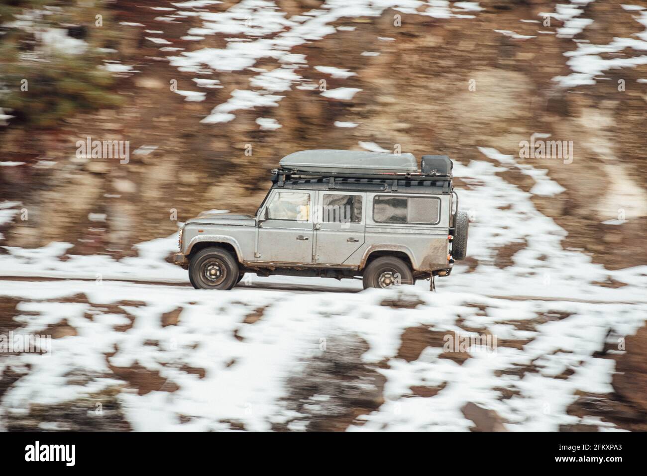 blurred speed Land Rover snow mountain fast 4x4 Stock Photo - Alamy